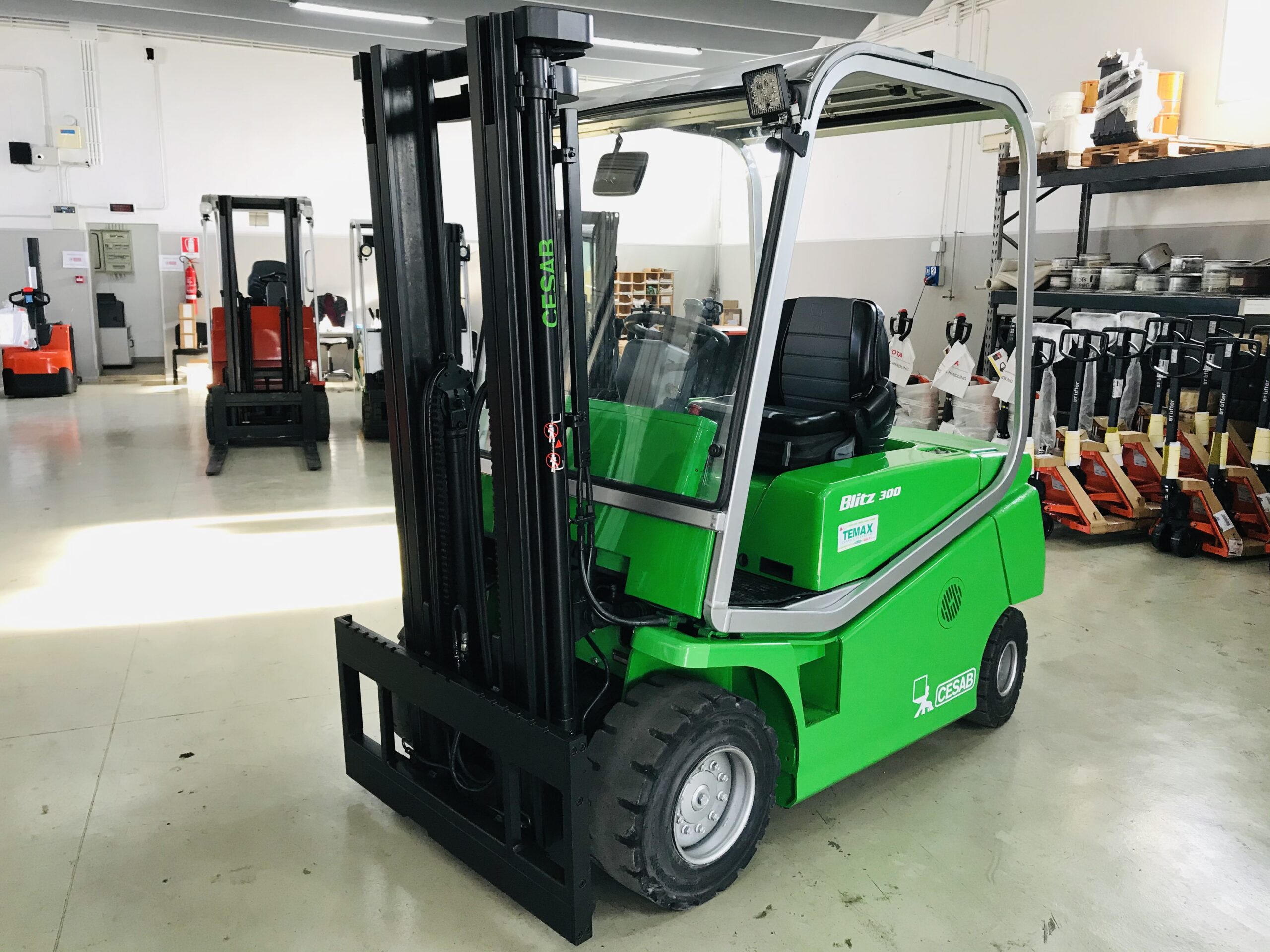 CARRELLO ELEVATORE 30 QUINTALI ELETTRICO CESAB BLITZ 300